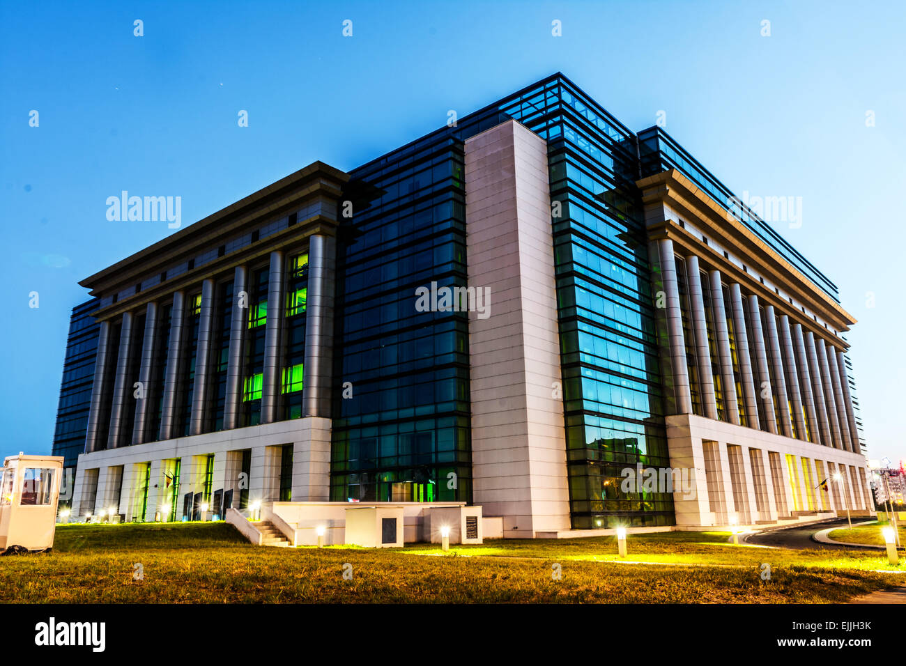 Romanian National Library in Bucharest Stock Photo - Alamy