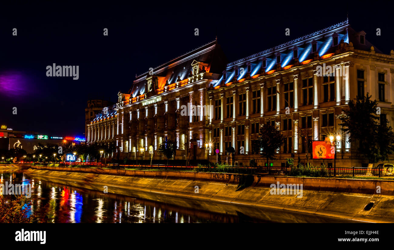 Palace of Justice in Bucharest at night Stock Photo - Alamy