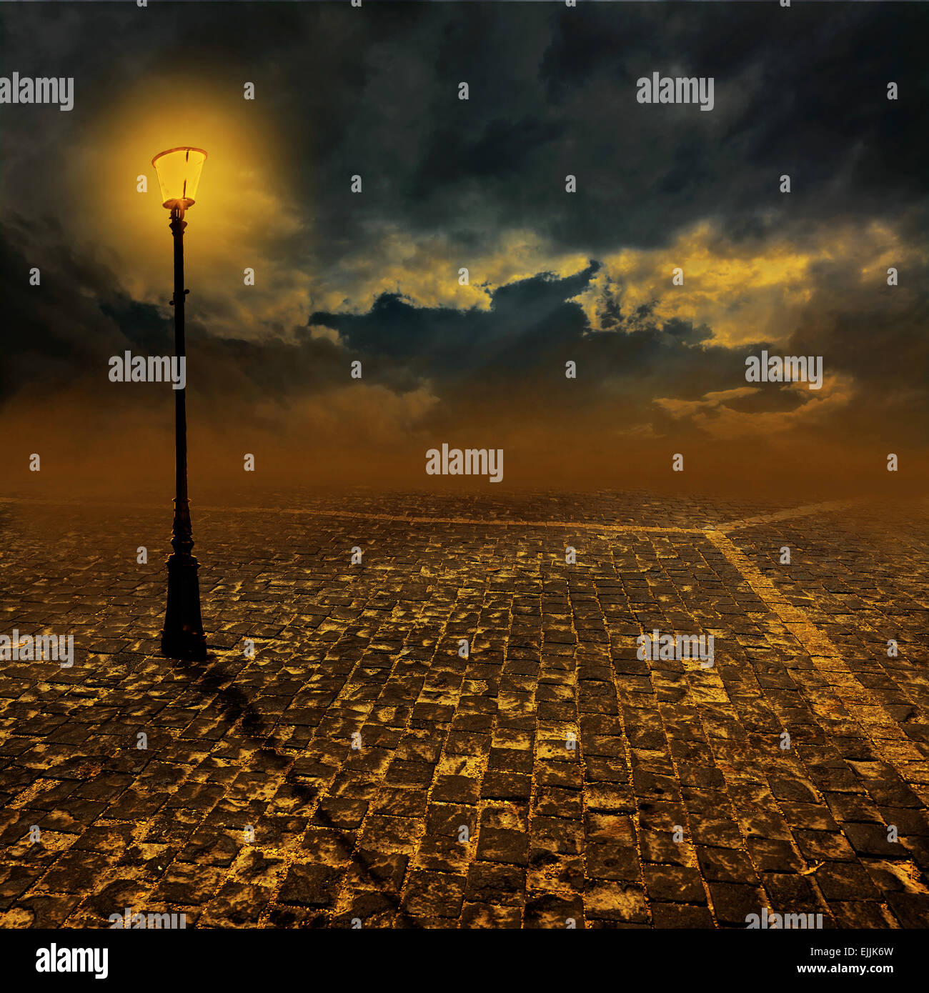 Empty street night scene hi-res stock photography and images - Alamy