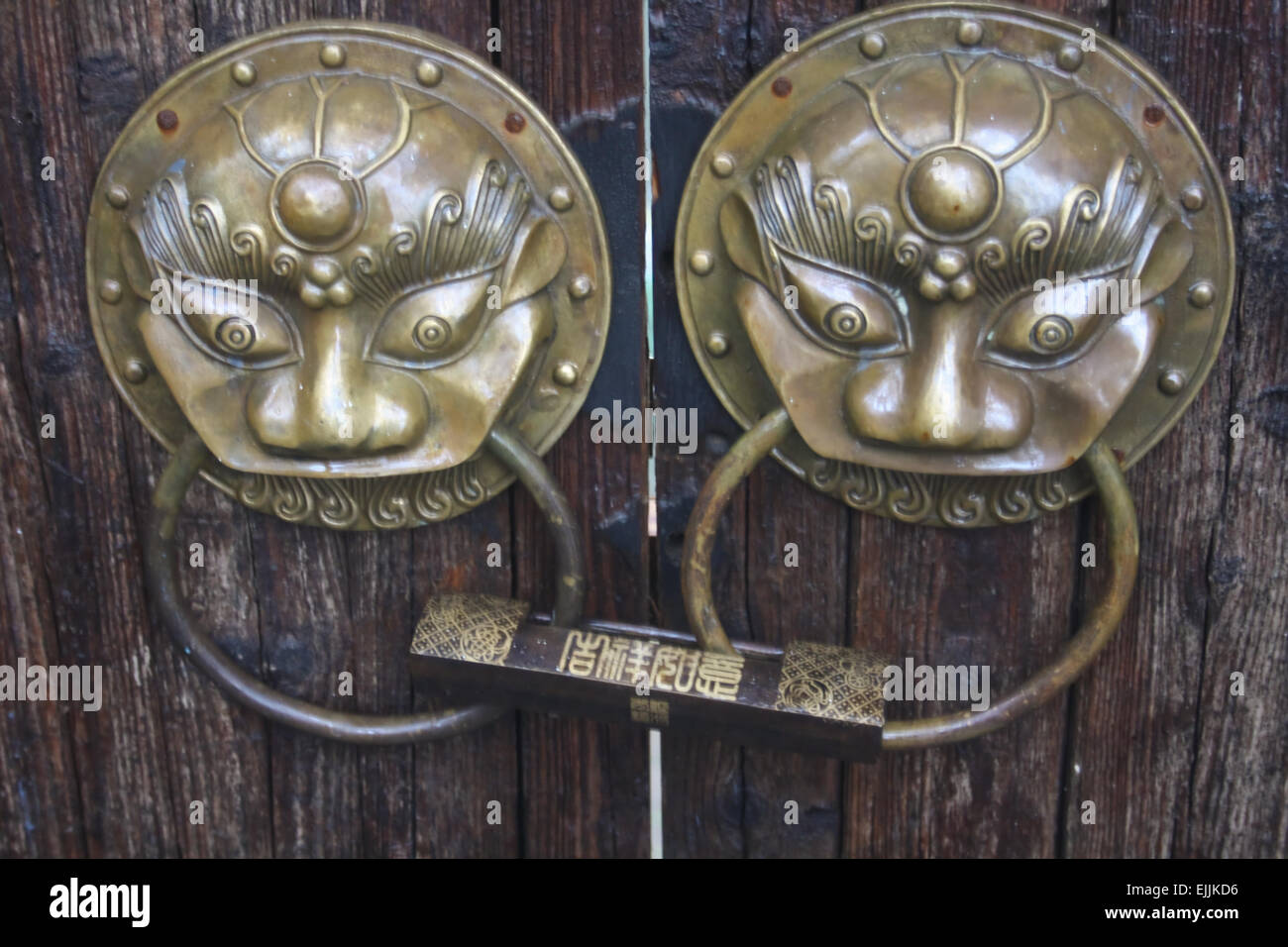 Chinese door handles hi-res stock photography and images - Alamy