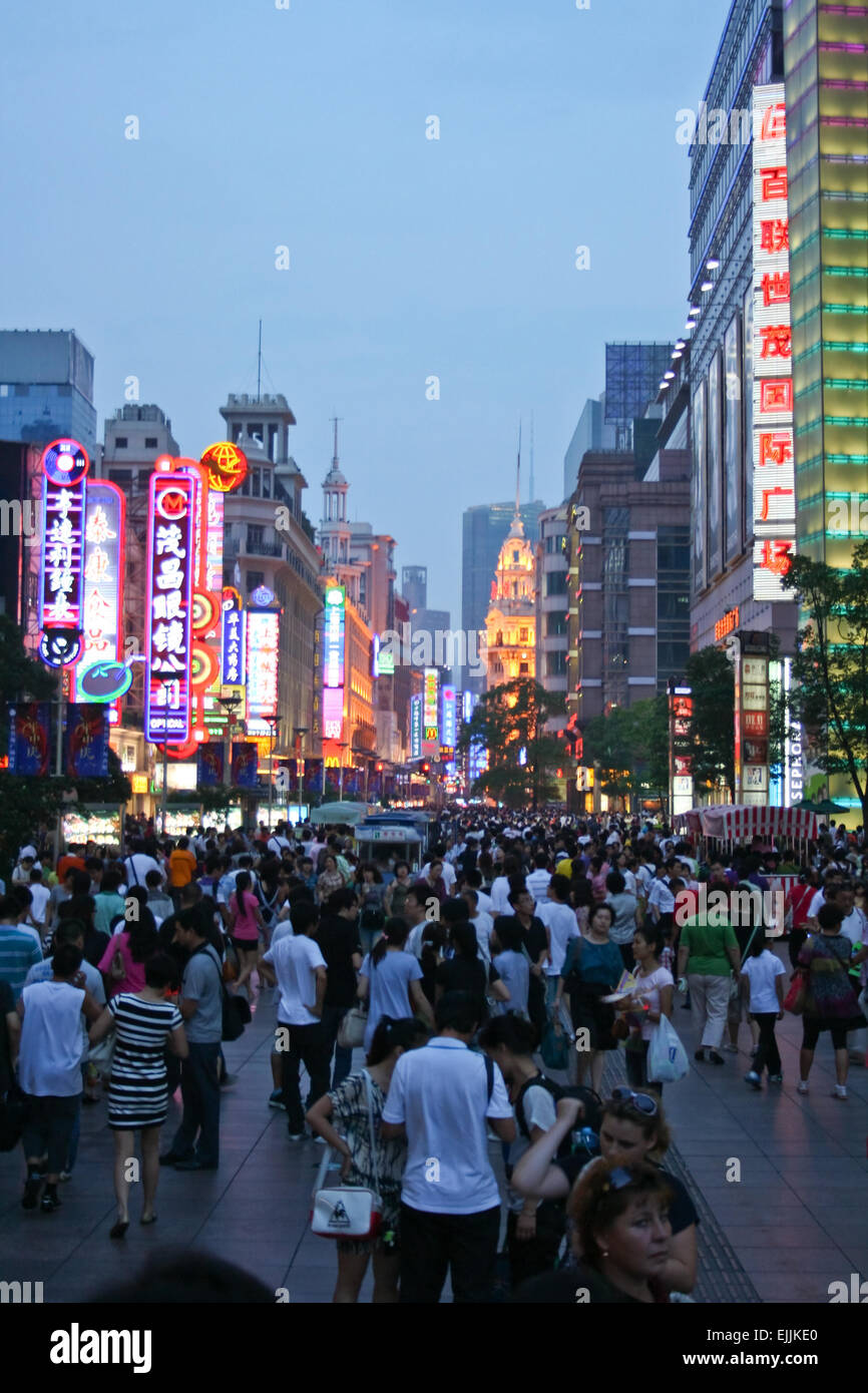 pedestrian street of Nanjing Lu in Shanghai Stock Photo - Alamy