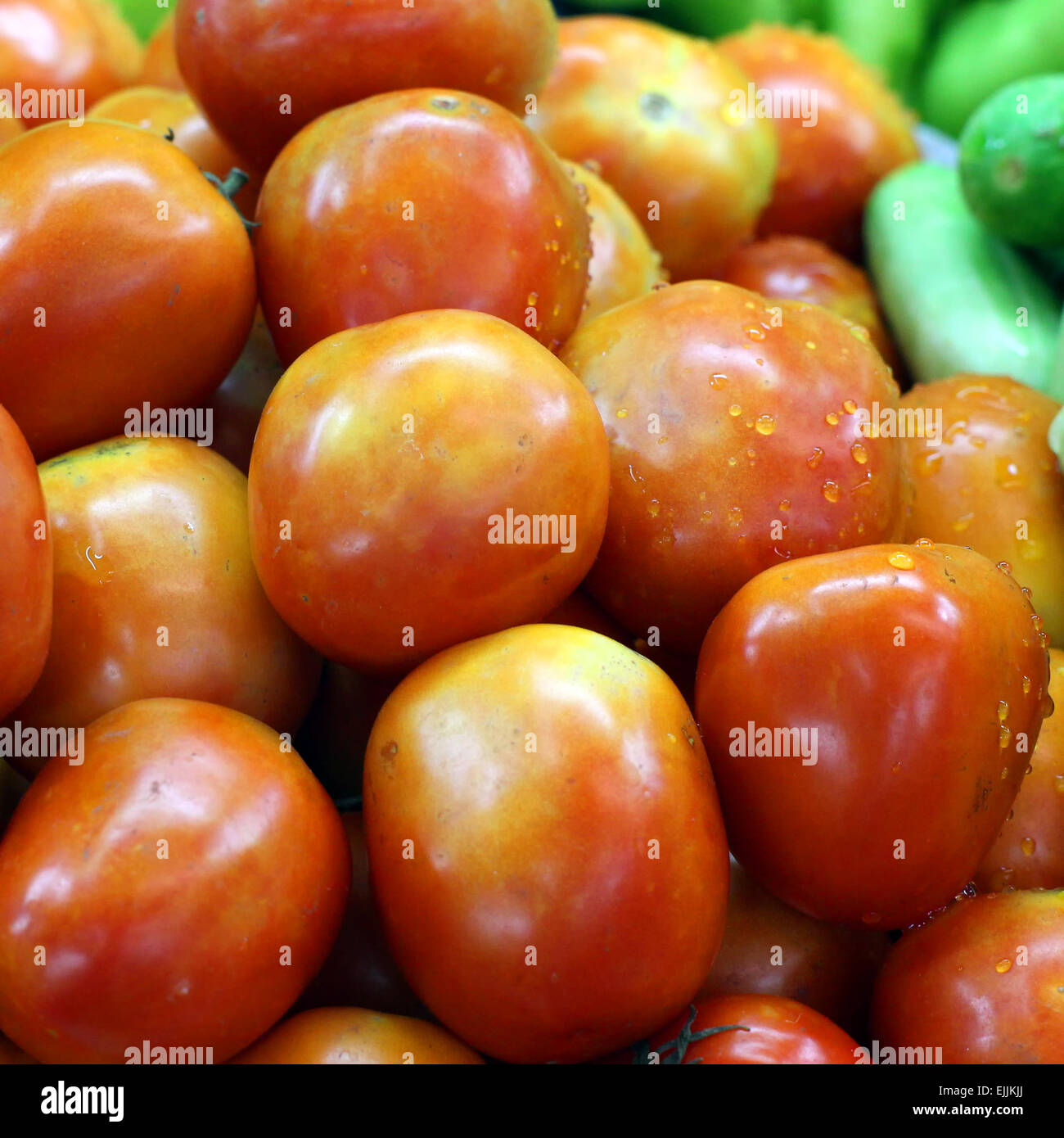Fresh Tomatoes at the grocery store Stock Photo - Alamy
