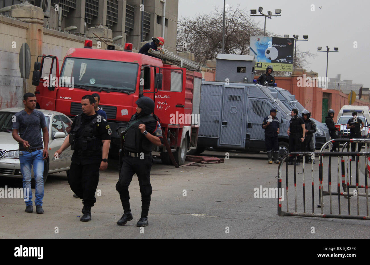 Cairo, Egypt. 28th Mar, 2015. Egyptian security forces inspect the site ...