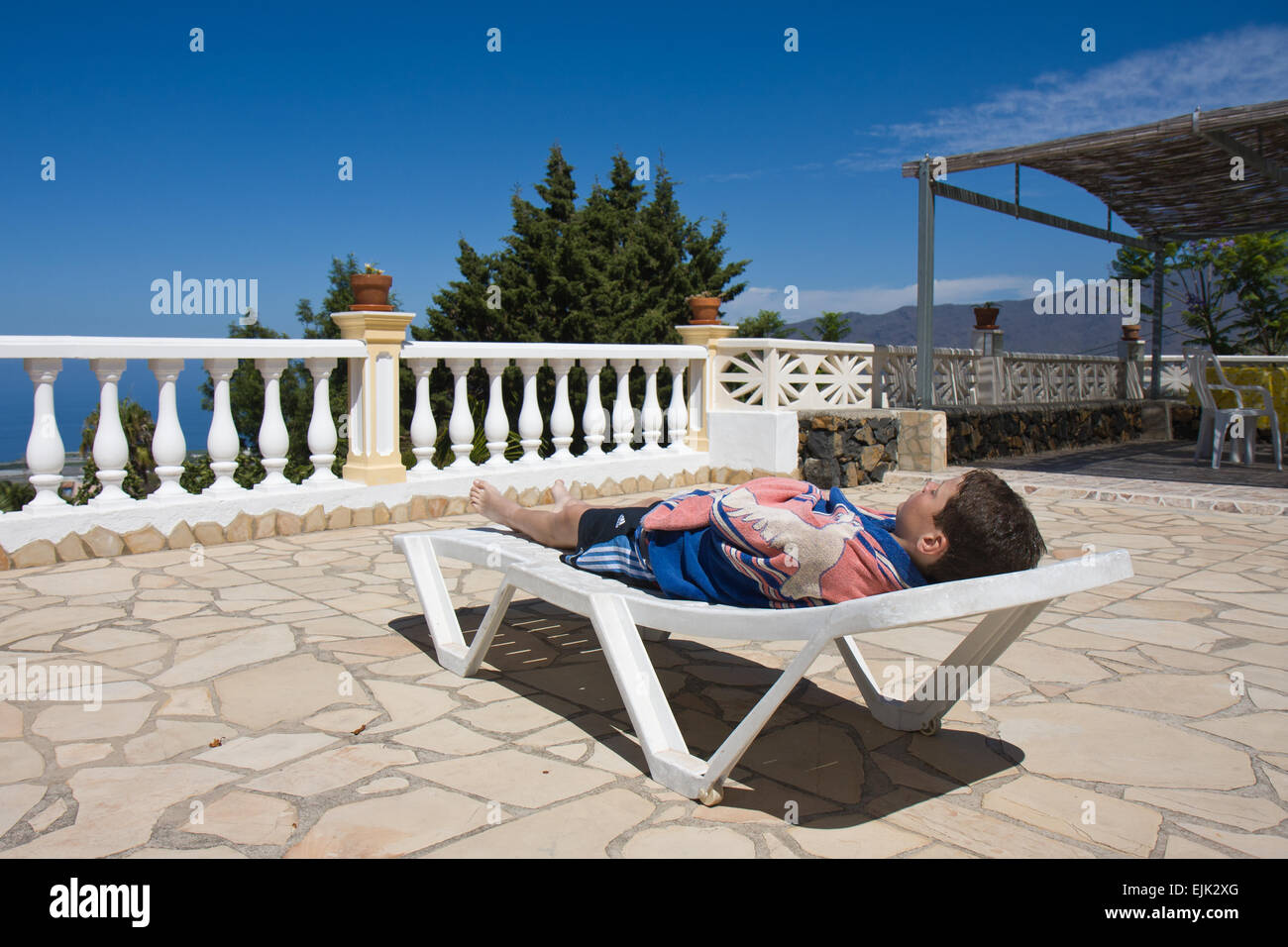 Boy is sunbathing in the sun Stock Photo - Alamy