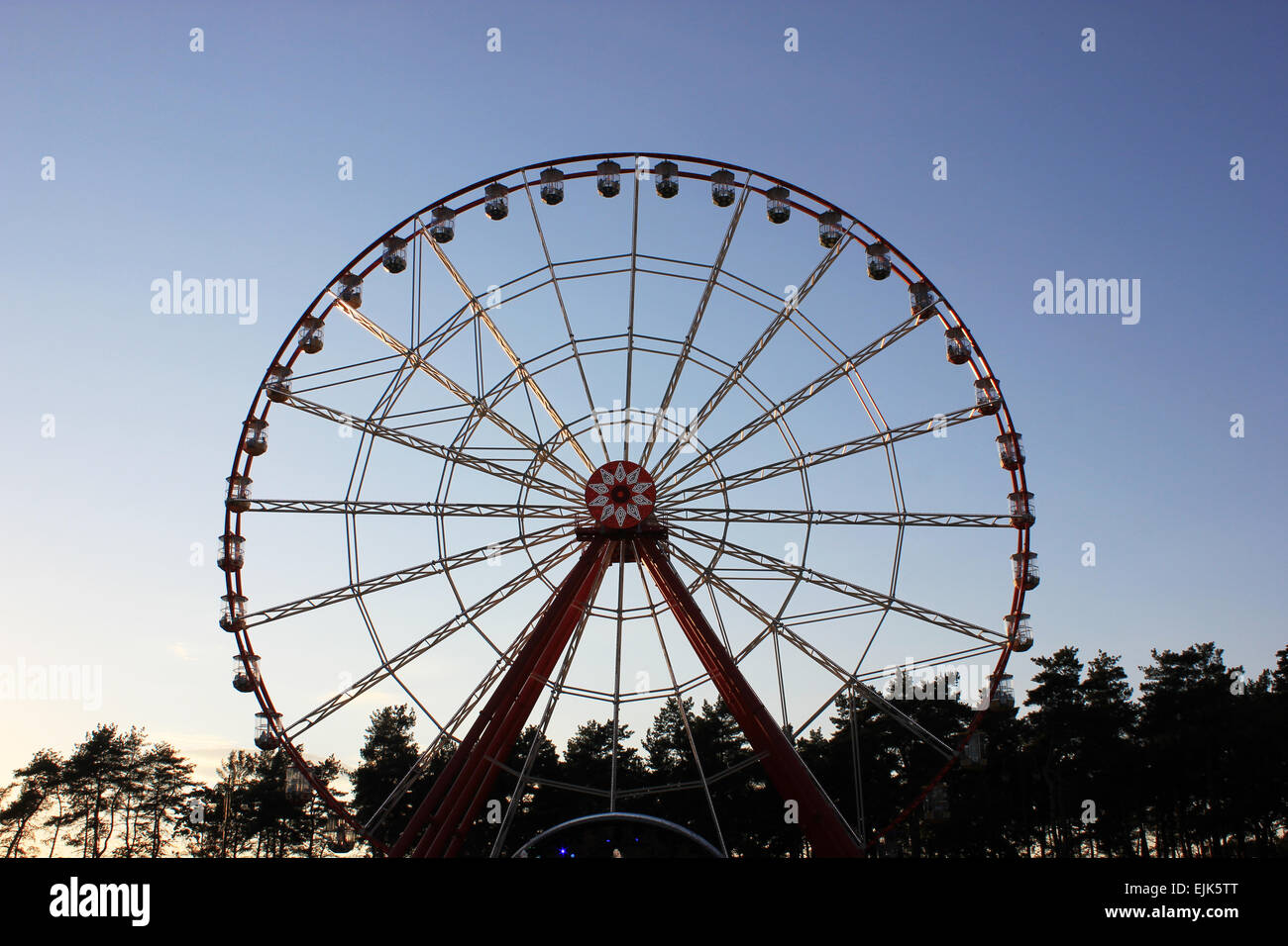 Vintage Retro Ferris Wheel on Blue Sky. Front view. Ferris Wheel at ...