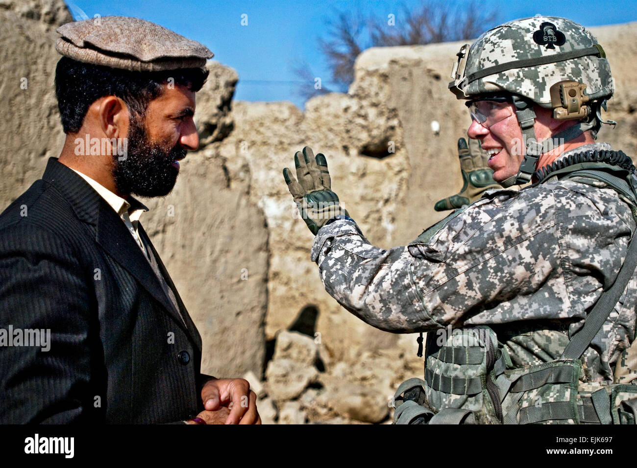 U.S. Army Capt. Paul D. Sipe, Company A commander, 1st Special Troops ...