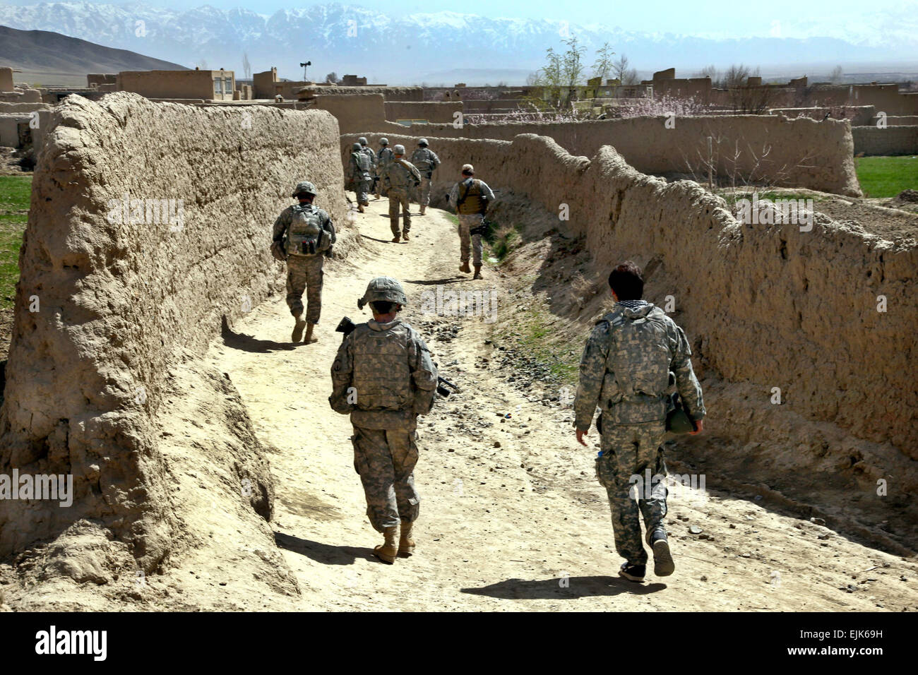 118th military police company hi-res stock photography and images - Alamy