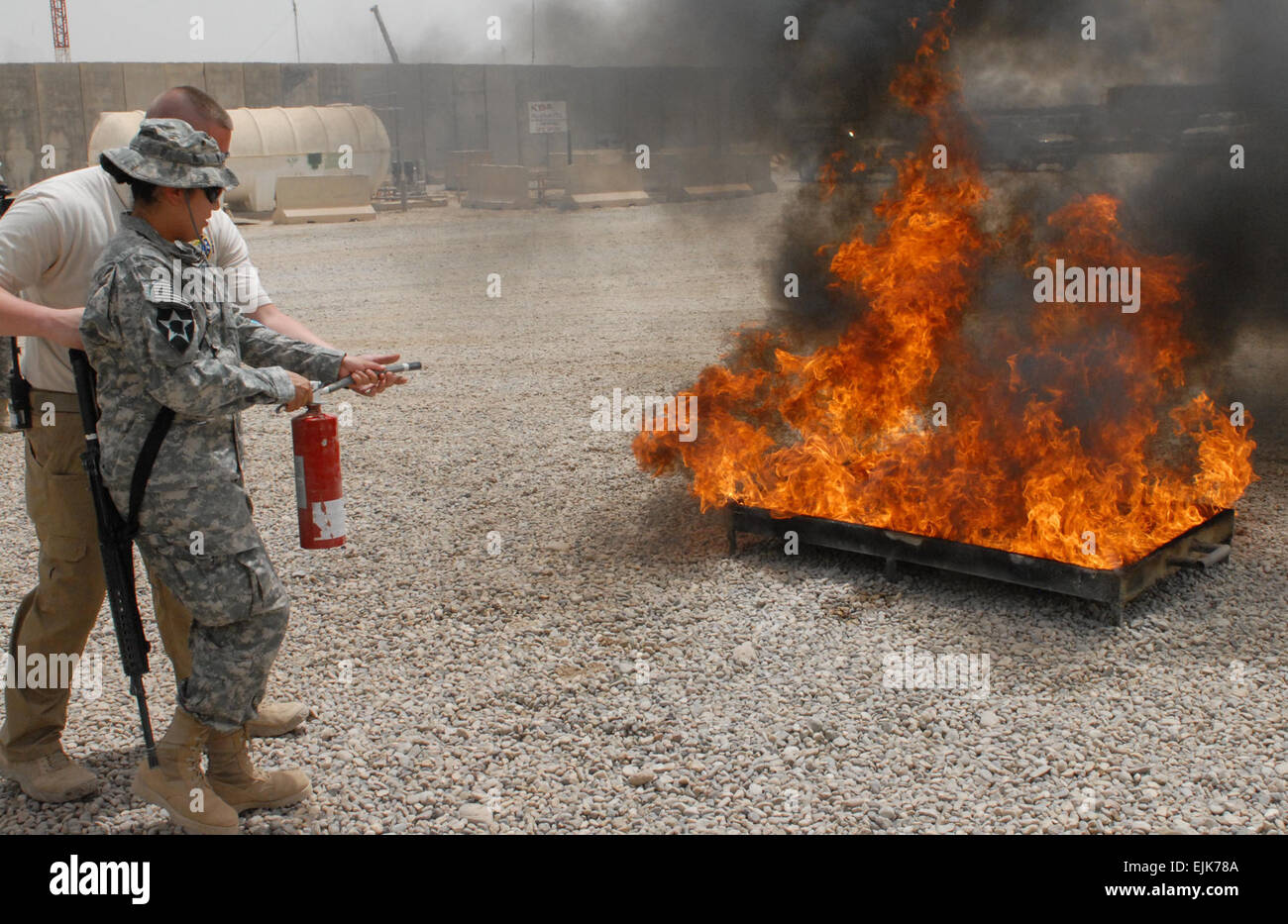 Fire Fighter Dan Gilespie teach's a fire Warden Workshop to Foward ...