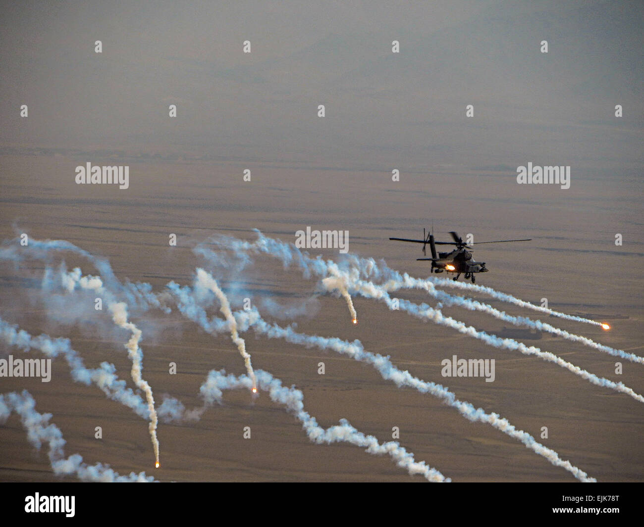 An AH-64 Apache helicopter from 1st Attack/Reconnaissance Battalion ...