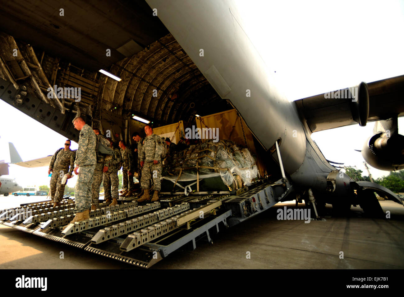 U.S. Army soldiers from the 16th Combat Aviation Brigade, Ft ...