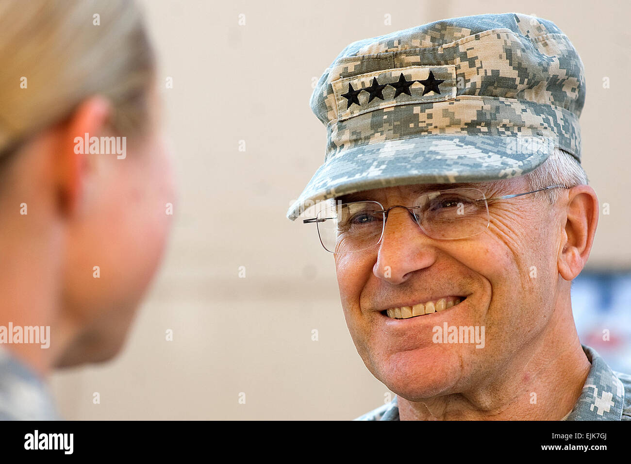 Cheif of Staff of the US Army, Gen. George W. Casey Jr., talks with ...