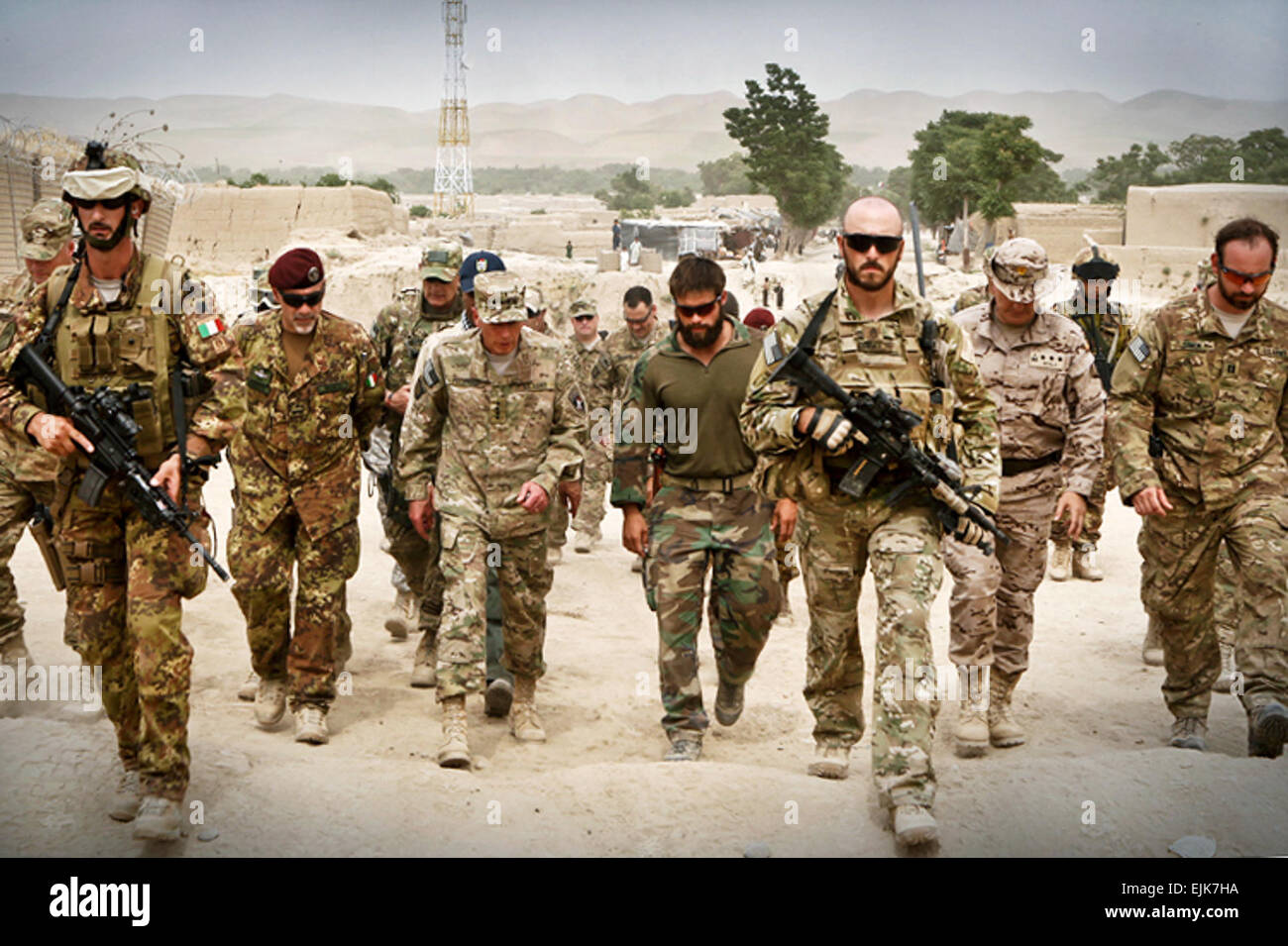 U.S. Army Gen. David H. Petraeus, commander of U.S. and international ...