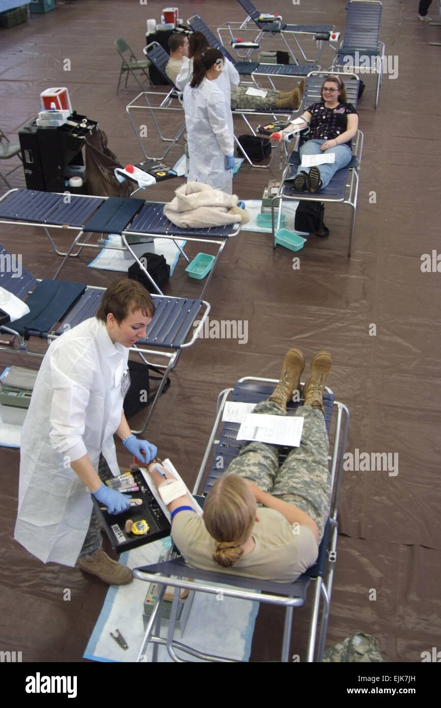 U.S. Army Soldiers of the Darmstadt military community donate blood ...