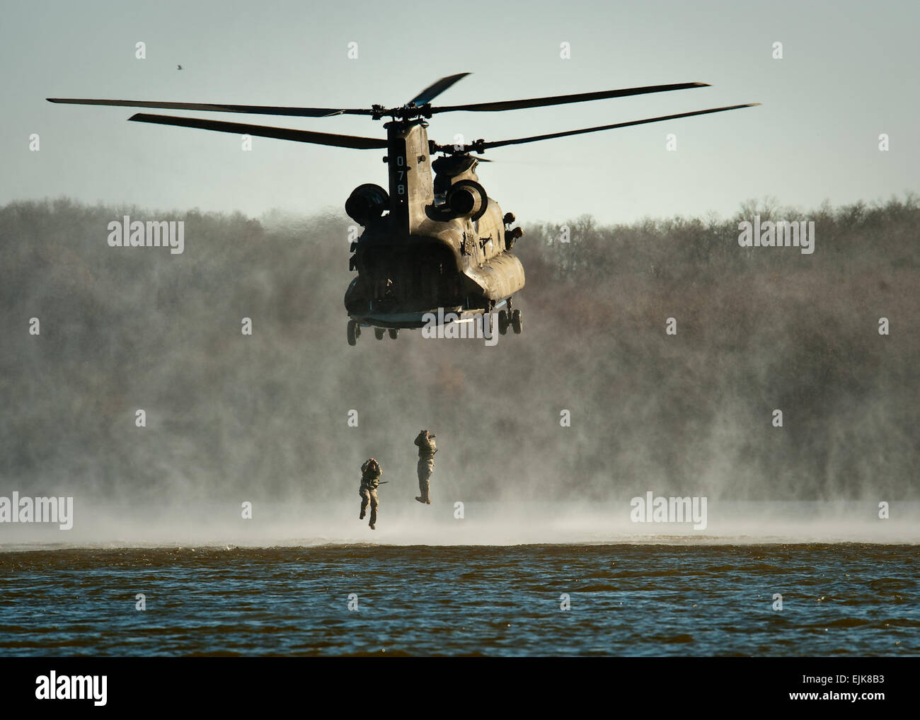 Soldiers helocast into Lake of the Ozarks during the U.S. Army Sapper ...
