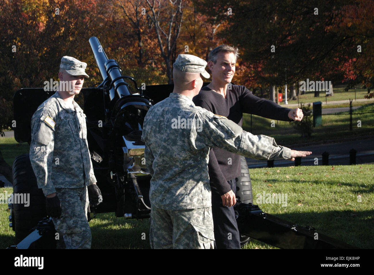 Members of the 1/3 Battalion HHC Presidential Salute Battery, 3rd ...