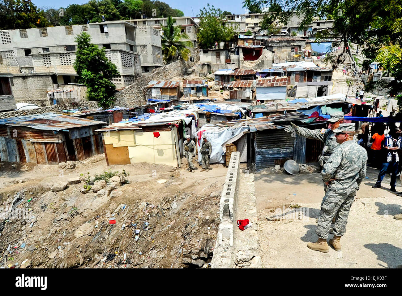 U.S. Army Lt. Col. David Doyle, left, commanding officer of the 82nd ...