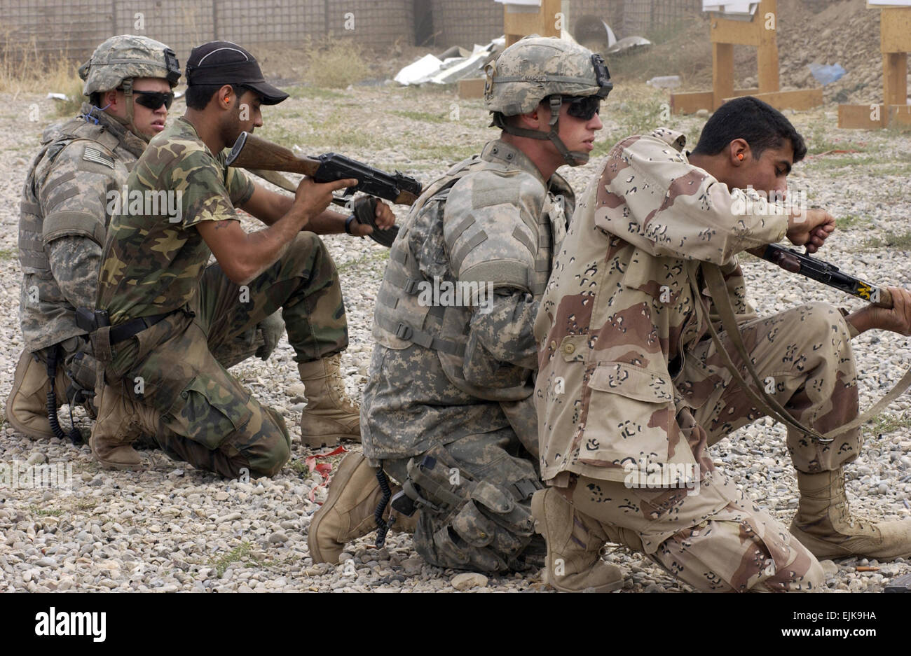 U.S. Army soldiers of the 552nd Military Police Company, 97th Military ...