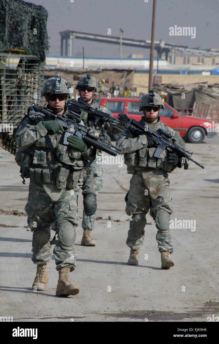U.S. Army Soldiers from 1st Squadron, 2nd Stryker Cavalry Regiment ...