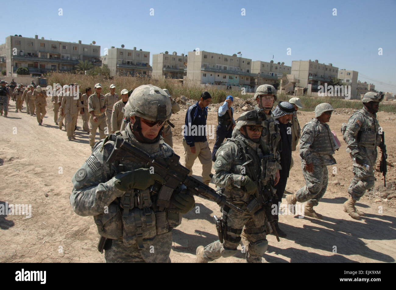 Soldiers us army www army mil hi-res stock photography and images - Alamy