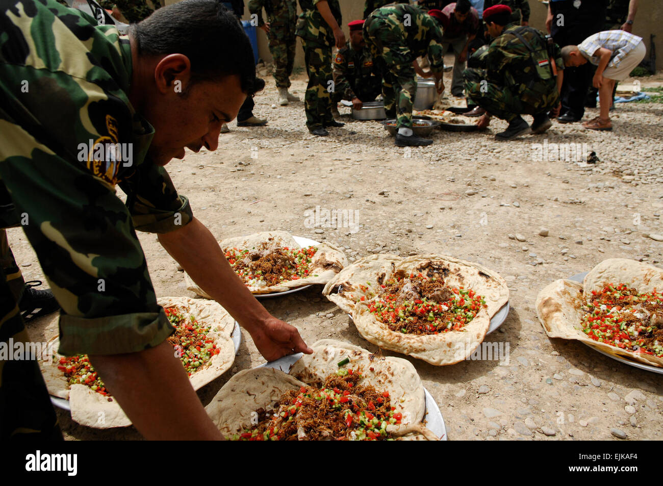 Iraqis and tribal leaders socialize over lunch with Iraqi security ...