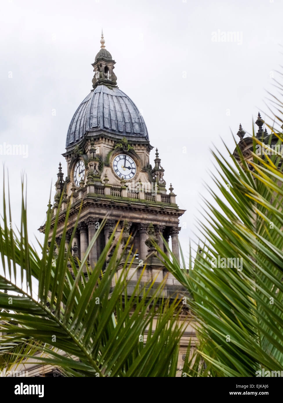 Leeds, Town Hall, Clock, City centre, Yorkshire Stock Photo - Alamy