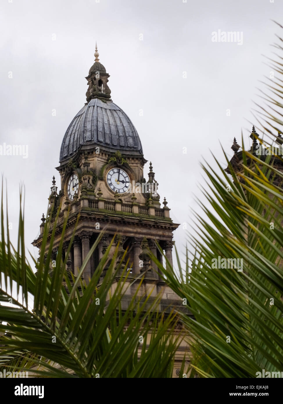 Leeds, Town Hall, Clock, City centre, Yorkshire Stock Photo - Alamy