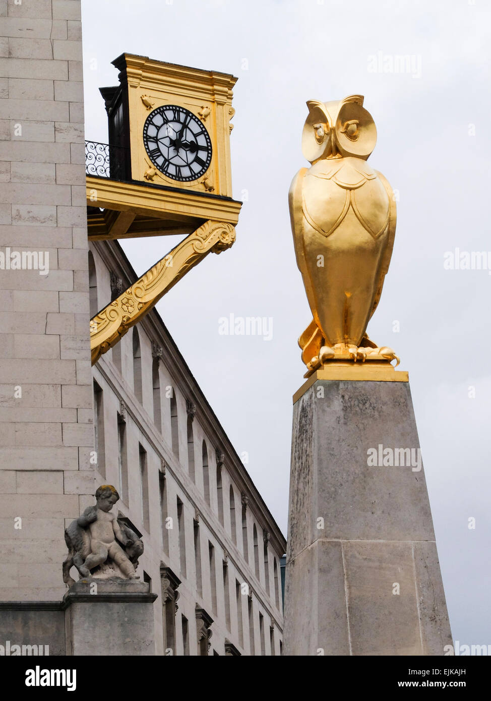 Golden Owl and, Clock in Millennium Square, Leeds Civic Hall, UK Stock ...