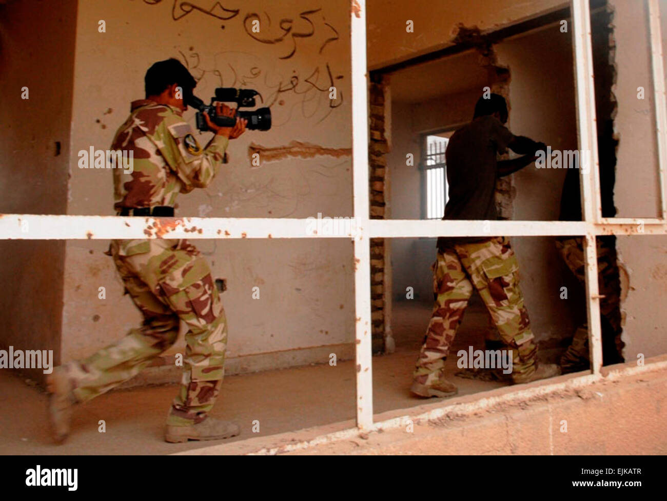BAGHDAD, Iraq – Iraqi Special Operations Forces practice clearing a ...