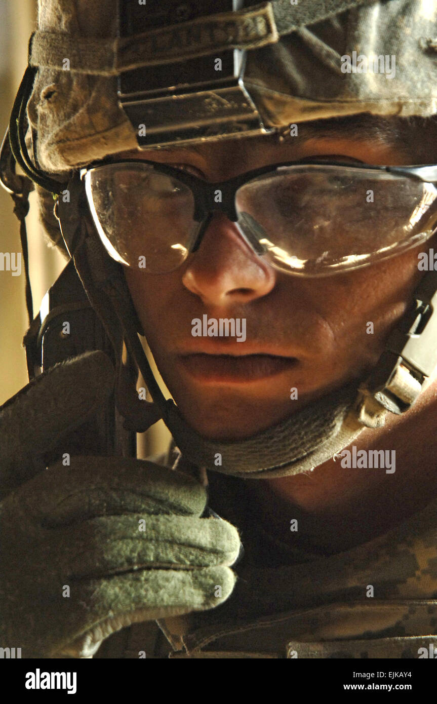 Army soldier military radio communication hi-res stock photography and ...