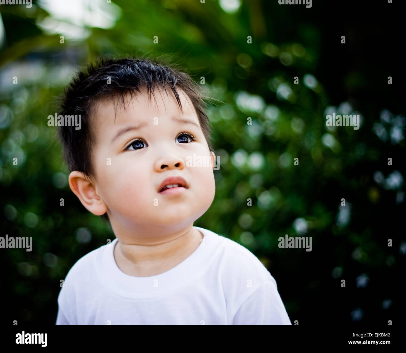 Toddler looking up sky hi-res stock photography and images - Alamy