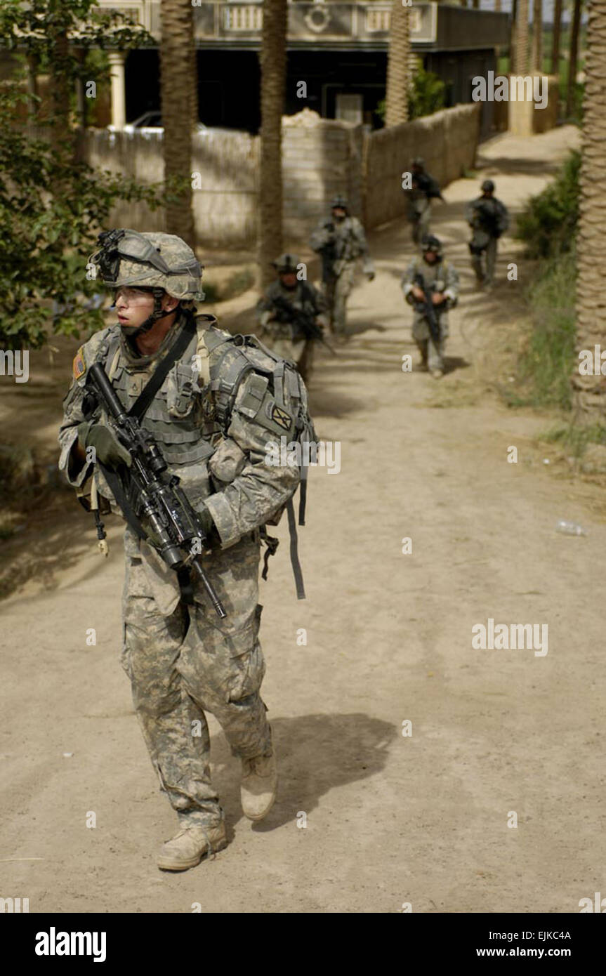 U.S. Army Soldiers attached to the 4th Battalion, 31st Infantry ...