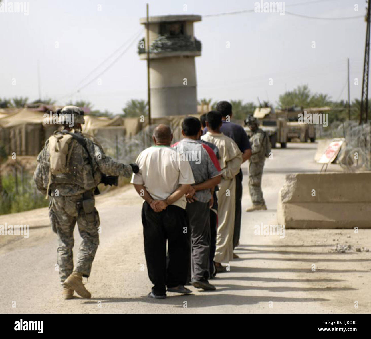 U.S. Army Soldiers attached to the 4th Battalion, 31st Infantry ...