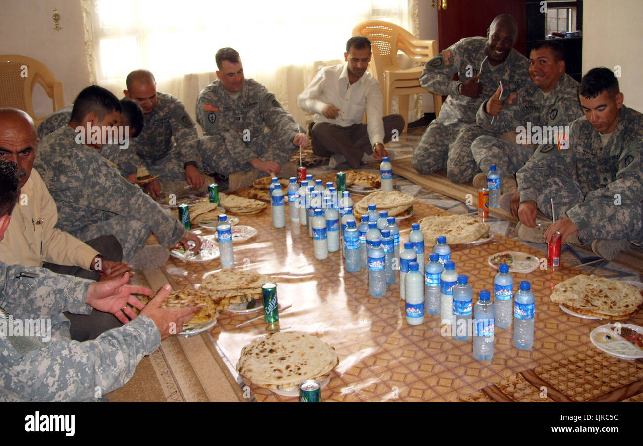 U.S. Army Soldiers from 2nd Battalion, 35th Infantry Regiment, 3rd ...