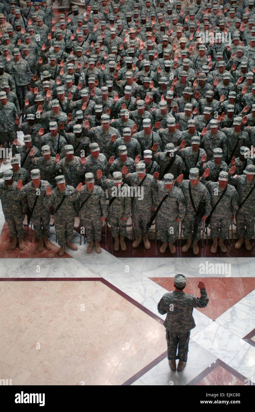 Commander of Multi-National Force - Iraq Gen. David Petraeus, U.S. Army ...