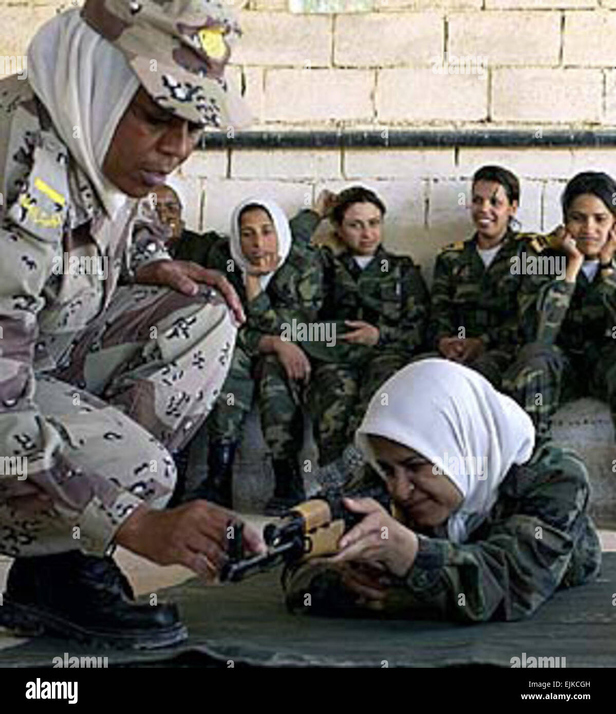 Iraqi women Army recruits train for combat in Jordan Stock Photo - Alamy