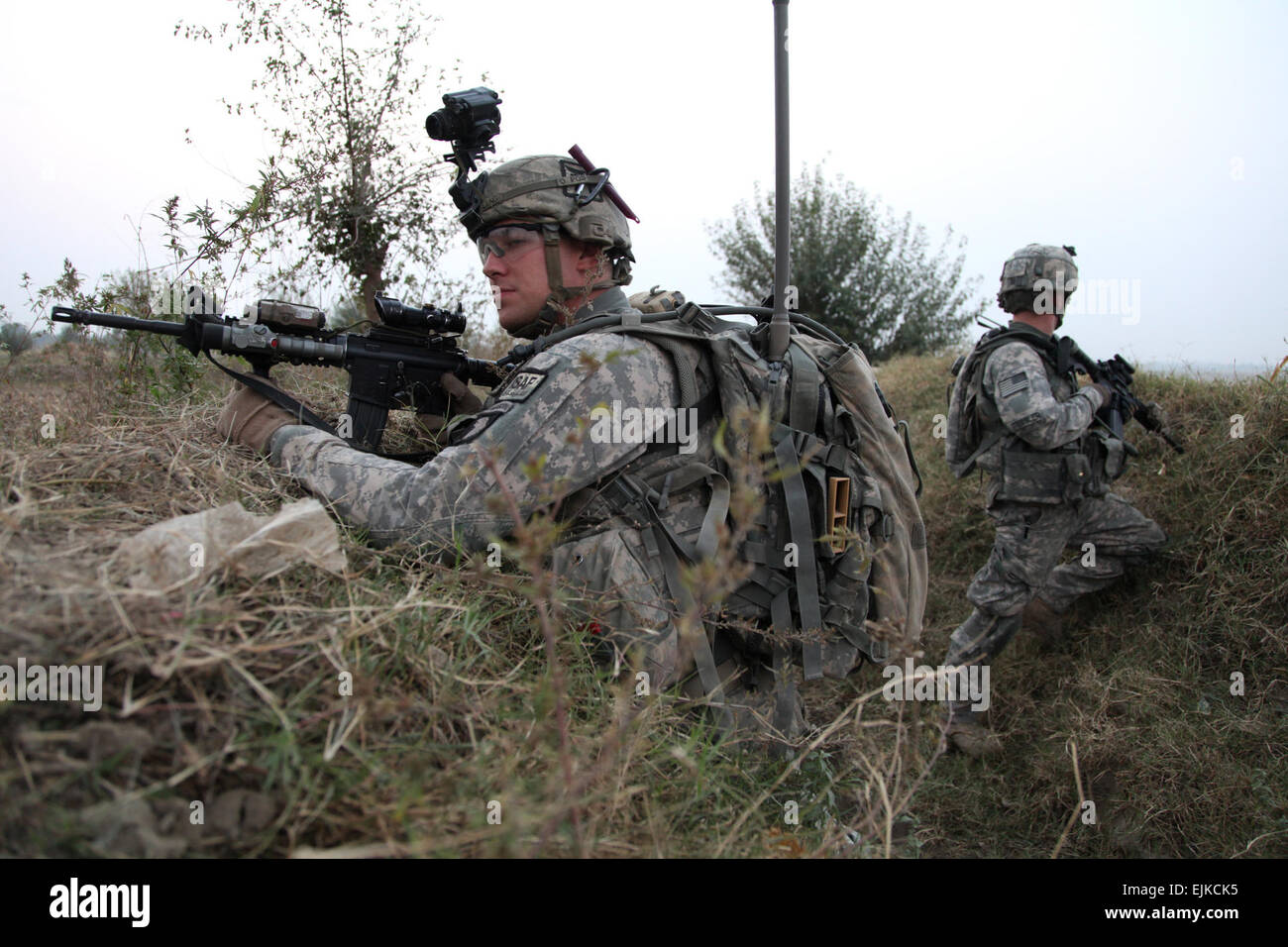 U.S. Army soldiers from Delta Company, 3rd Battalion, 187th Infantry ...
