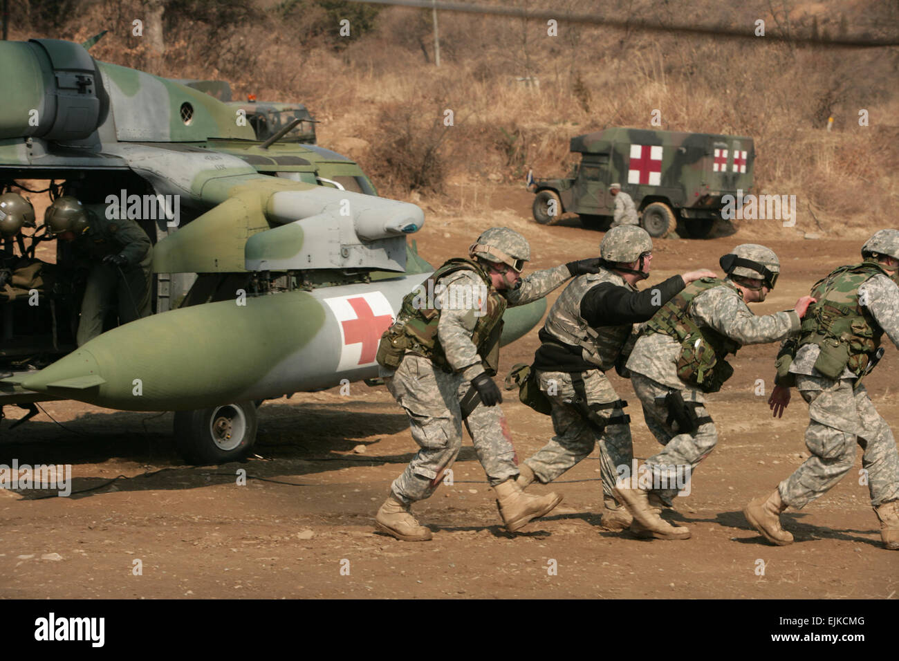 U.S. Army Soldiers with Division Special Troops Battalion, 2nd Infantry ...