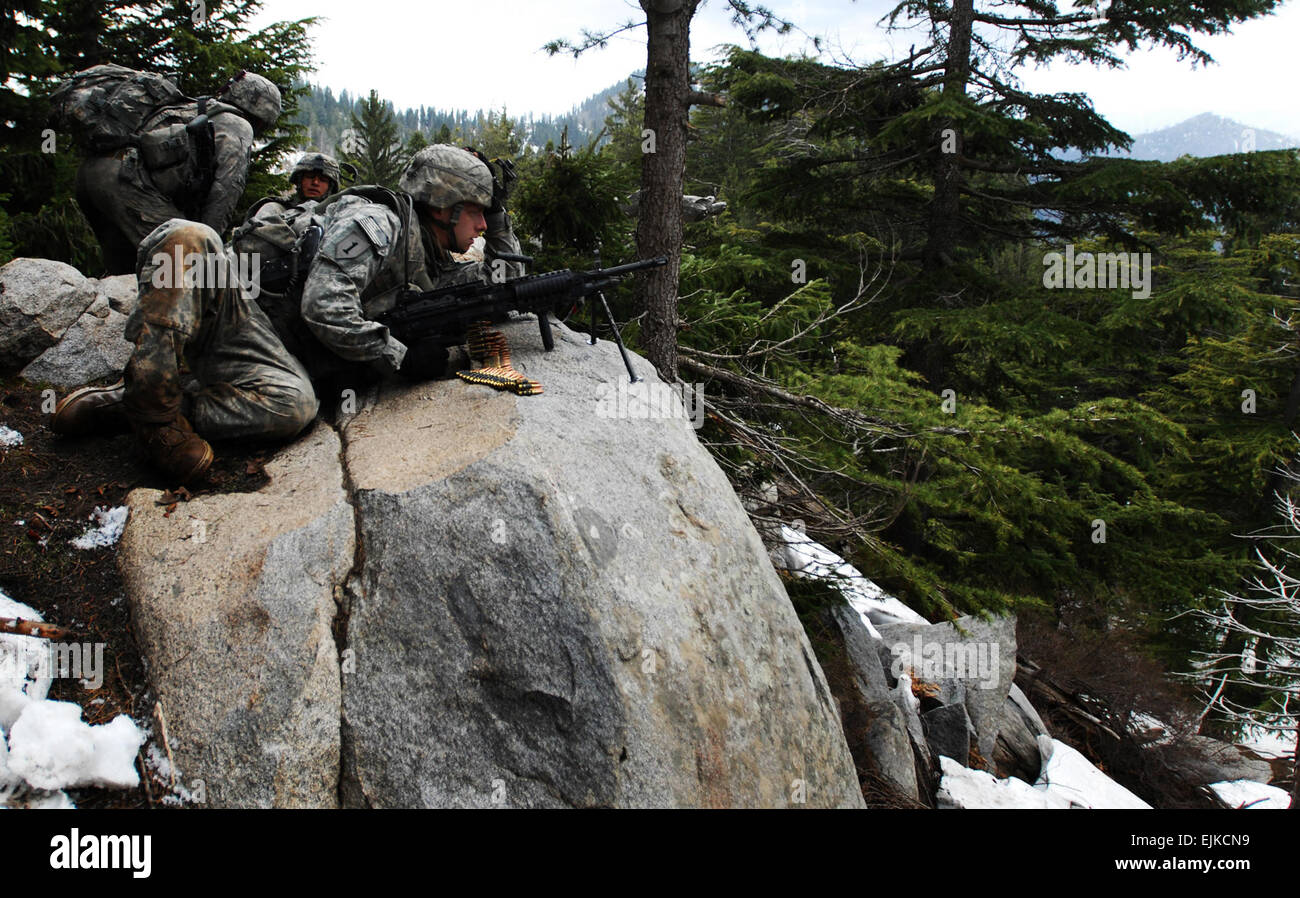 U s soldiers charlie company 1st hi-res stock photography and images ...