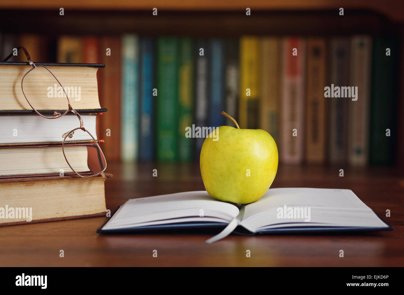 apple on the open book Stock Photo - Alamy