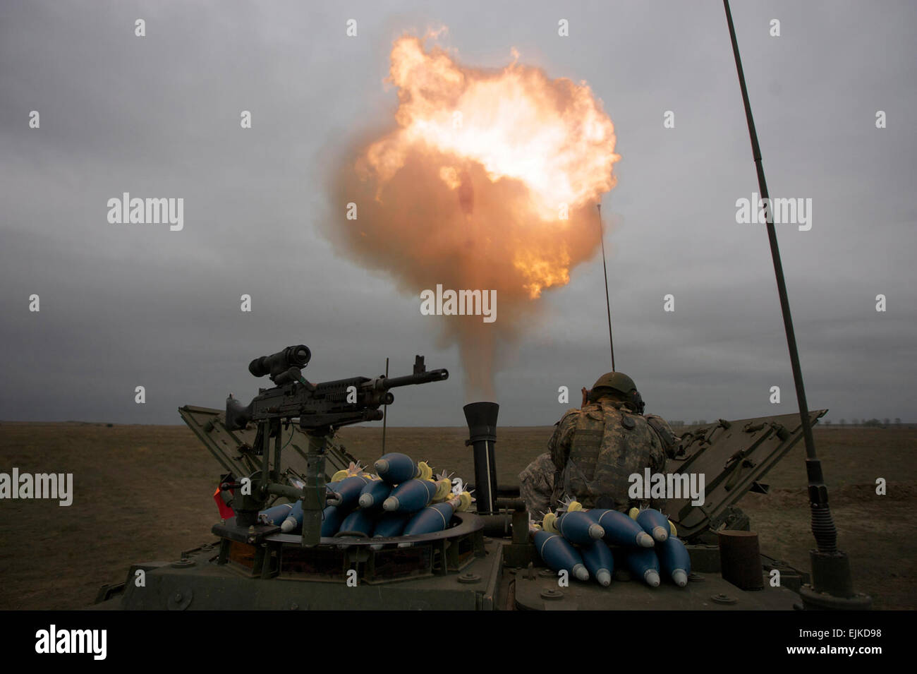 120 mm mortar hi-res stock photography and images - Alamy
