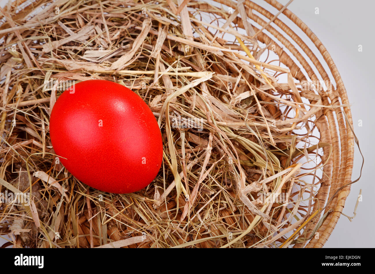 red easter egg Stock Photo - Alamy