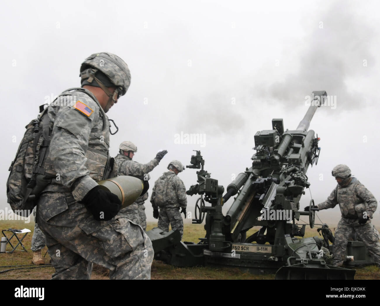 M777 howitzer grafenwoehr training area 2nd stryker cavalry regiment hi ...