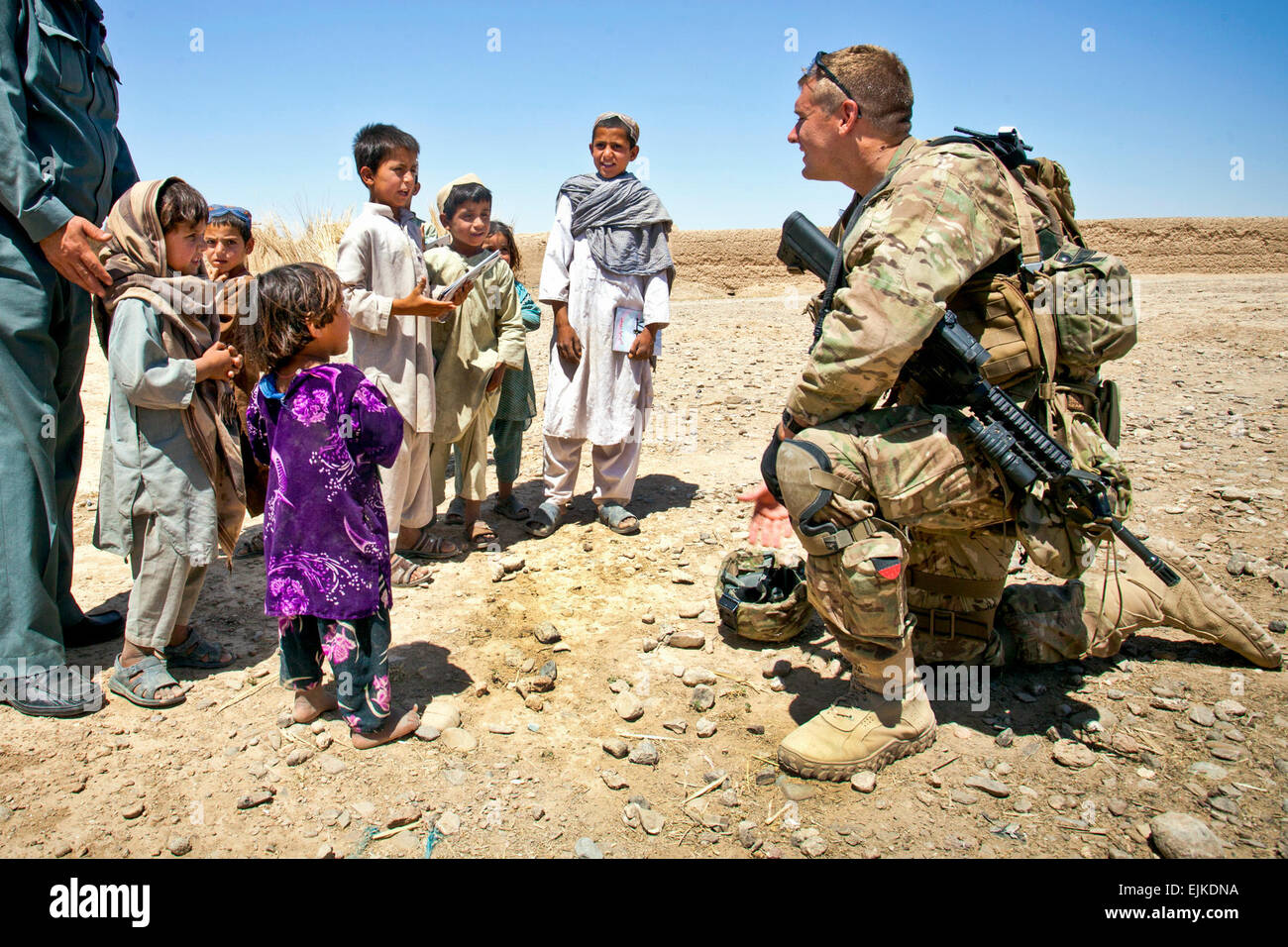 U.S. Army Staff Sgt. Matthew Parsons assigned to the the Police Advisor ...