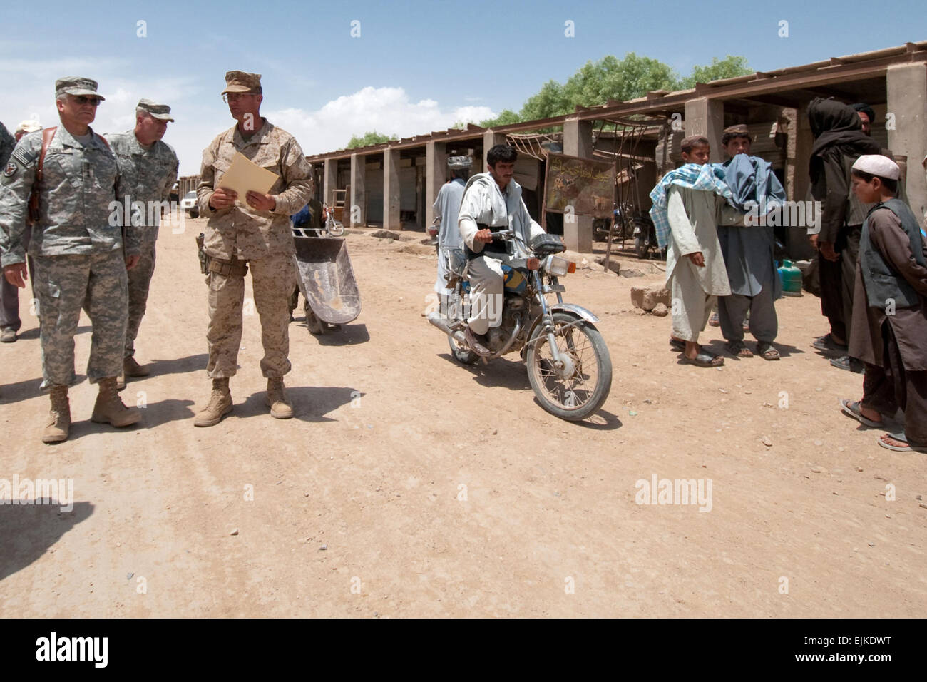 Marine Col. Randy Newman provides a brief to the Chief of Staff of the ...