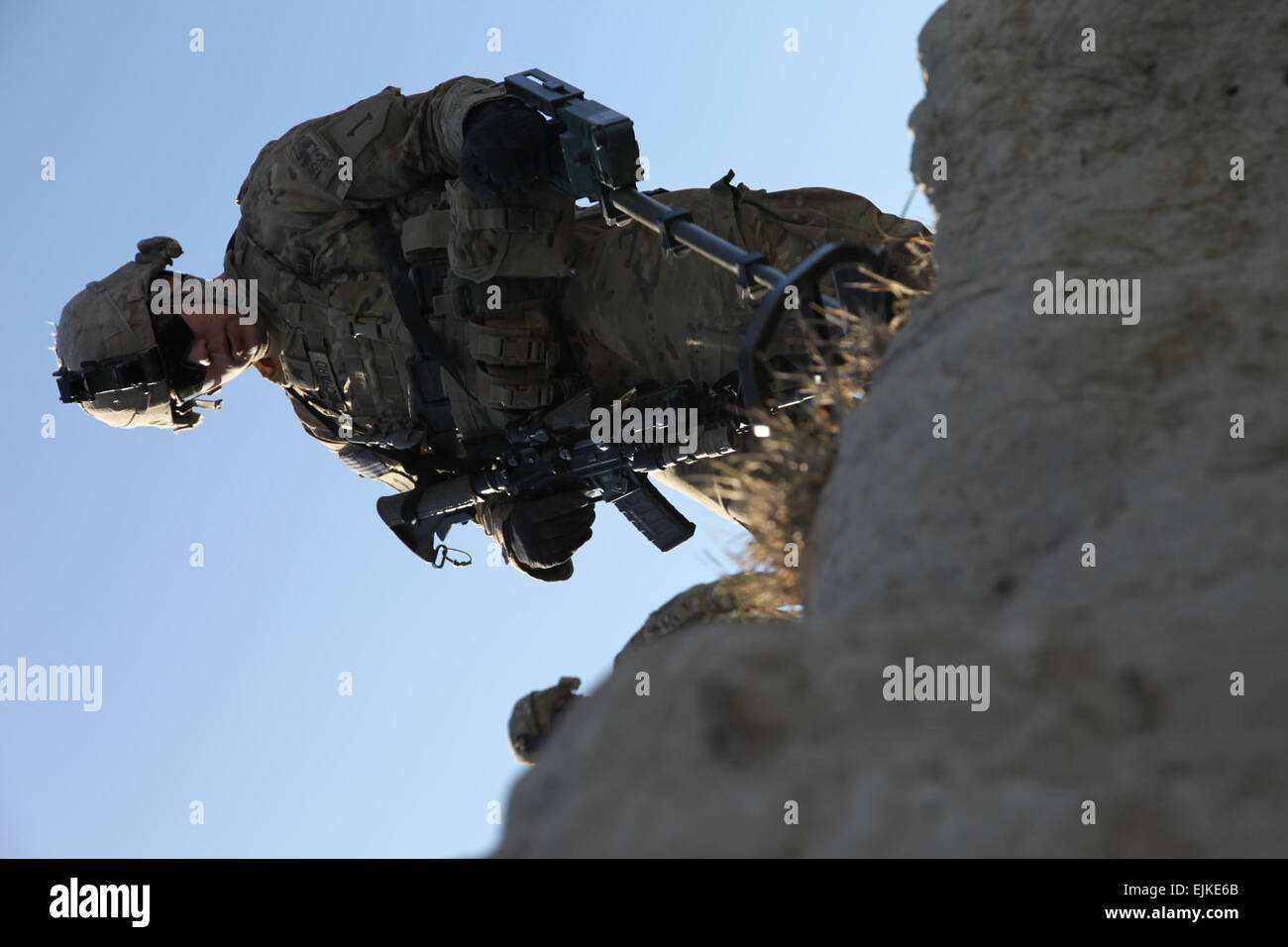 U s soldier uses mine detector hi-res stock photography and images - Alamy