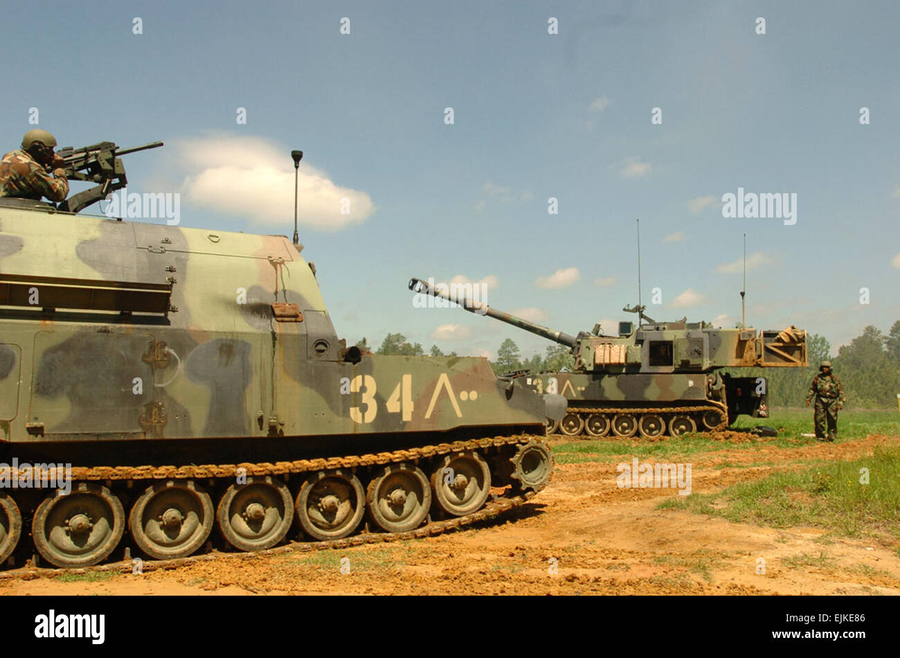 M109a6 paladin self propelled howitzer hi-res stock photography and ...