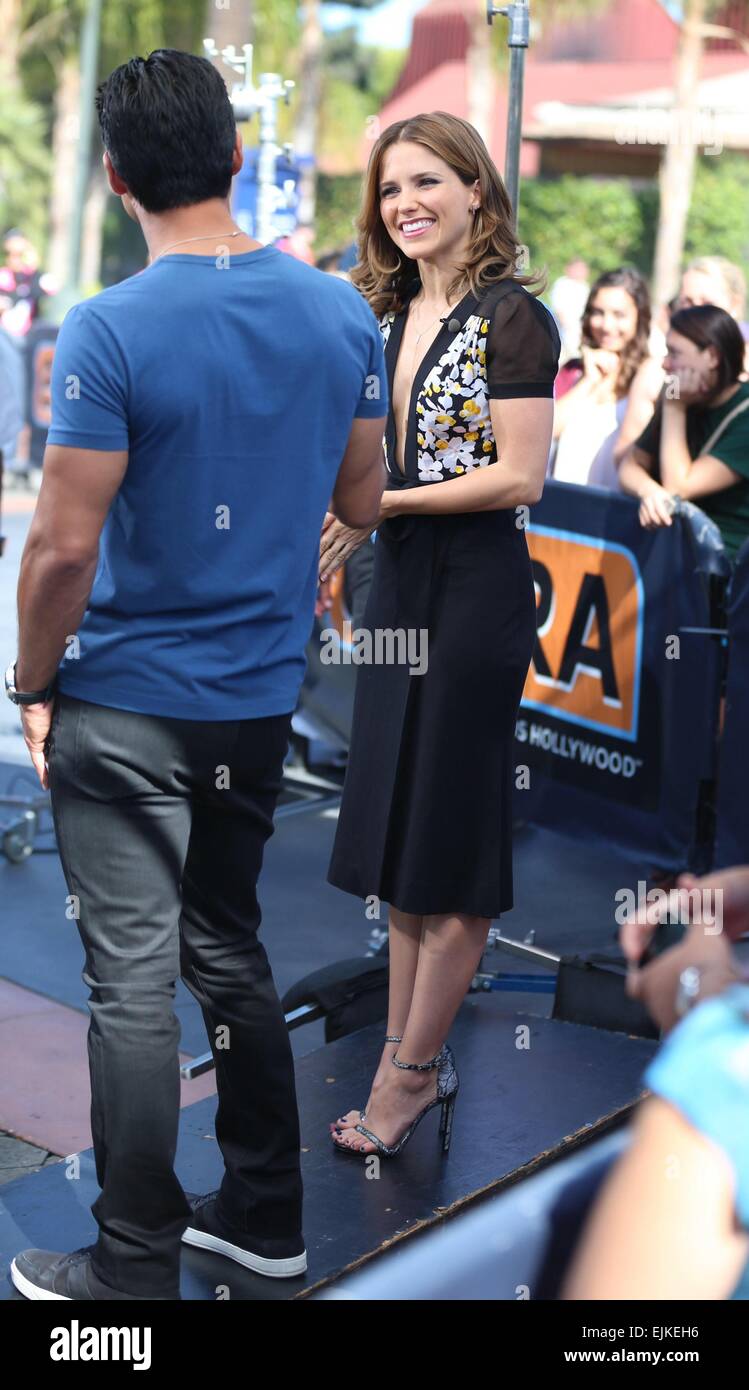 Mario lopez extra red carpet hi-res stock photography and images - Alamy