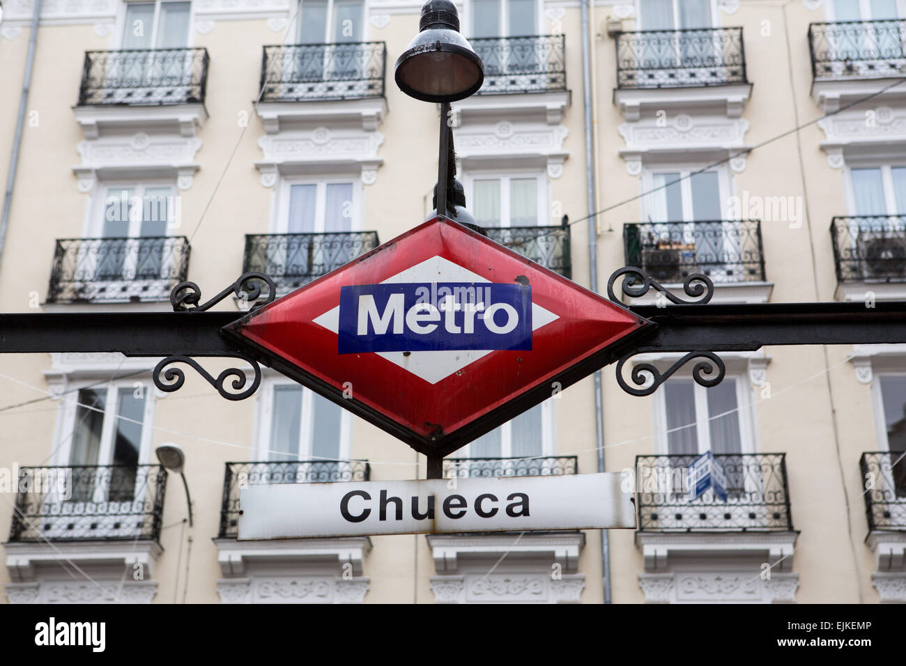 Metro Chueca street sign in Madrid city Stock Photo - Alamy