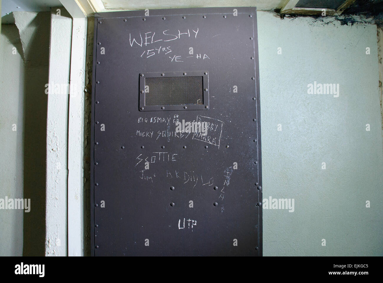 Graffiti on the inside of a prison holding cell Stock Photo - Alamy