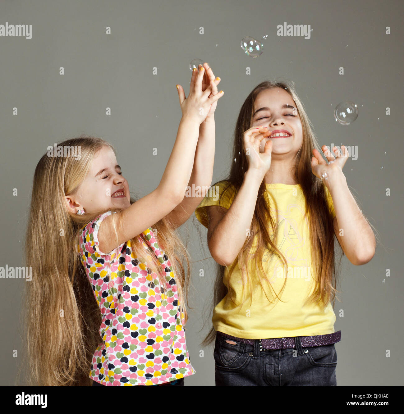 girls playing bubbles Stock Photo - Alamy